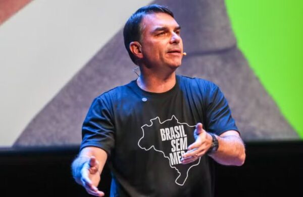 Flávio Bolsonaro quer presídios padrão El Salvador e castração química ...